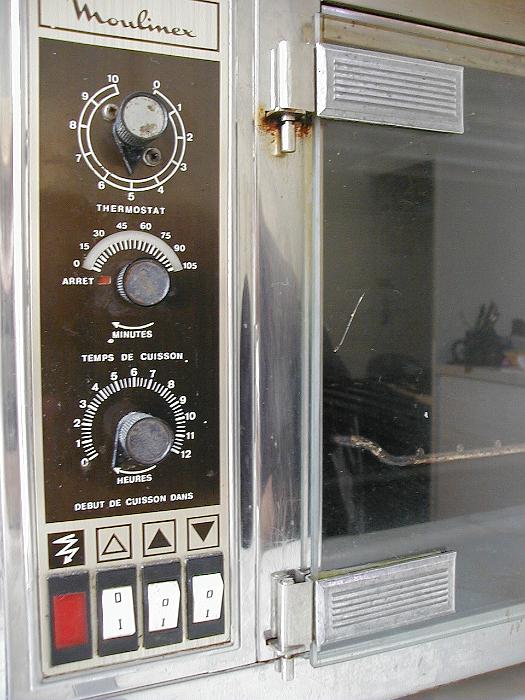 Free image of Control panel of a domestic oven